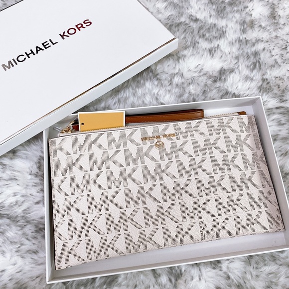 Michael Kors | Bags | Michael Kors Jet Set Charm Large Cluth Gift Box ...